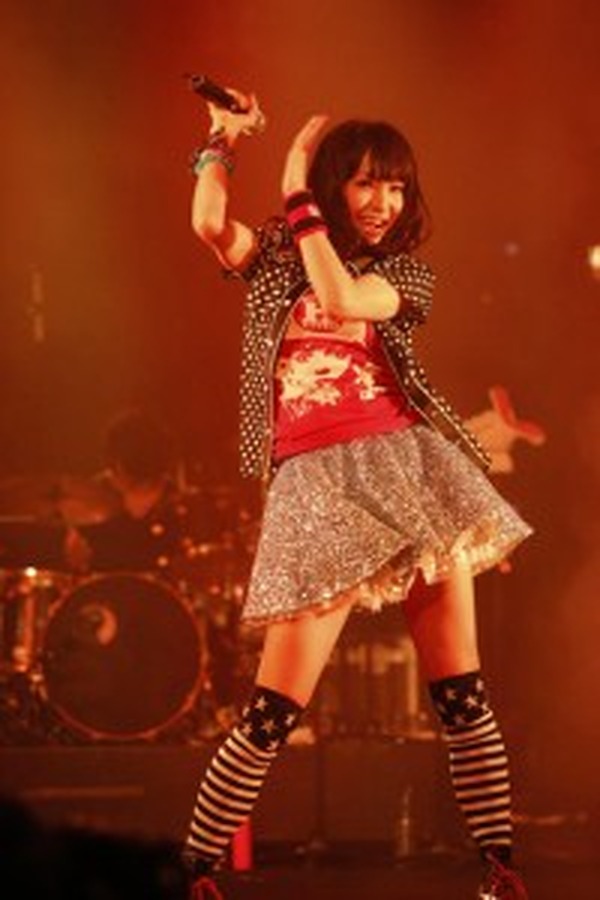 LiSA 2ndシングル「crossing field」 CD10万枚＋配信10万DL達成 1枚目の写真・画像 | アニメ！アニメ！