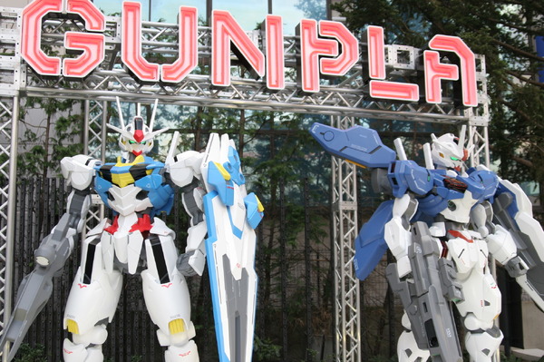 「ガンダム 水星の魔女」2mのエアリアル立像からカフェ、ジオラマ展示まで！ 見どころ満載の「EXPO」レポ | アニメ！アニメ！
