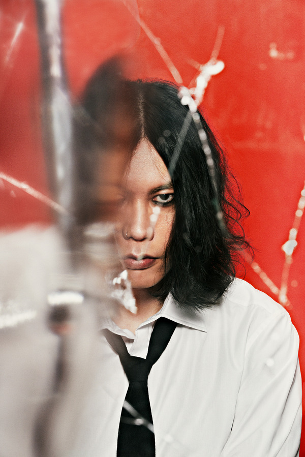 歓喜の声が広がる！米津玄師 伝説の2年連続紅白「IRIS OUT」＆「さよーならまたいつか！」映像が待望の公式アーカイブ化！ 2枚目の写真 ...