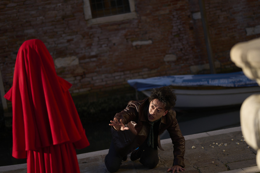 映画「岸辺露伴は動かない 懺悔室」ヴェネツィアと荒木飛呂彦の世界観が融合― 衝撃の場面写真が公開 1枚目の写真・画像 | アニメ！アニメ！